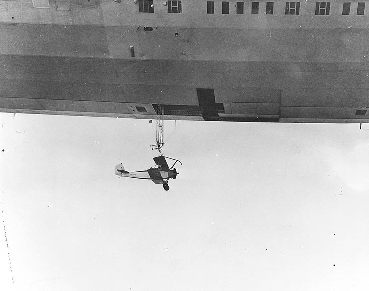 Repairing the Hull of the Graf Zeppelin during the flight over the ...