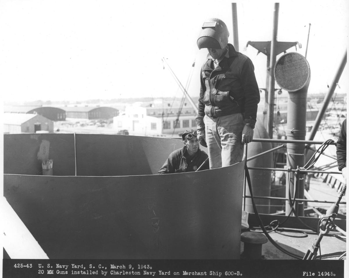 Installing the 20mm | Patriots Point Naval & Maritime Museum